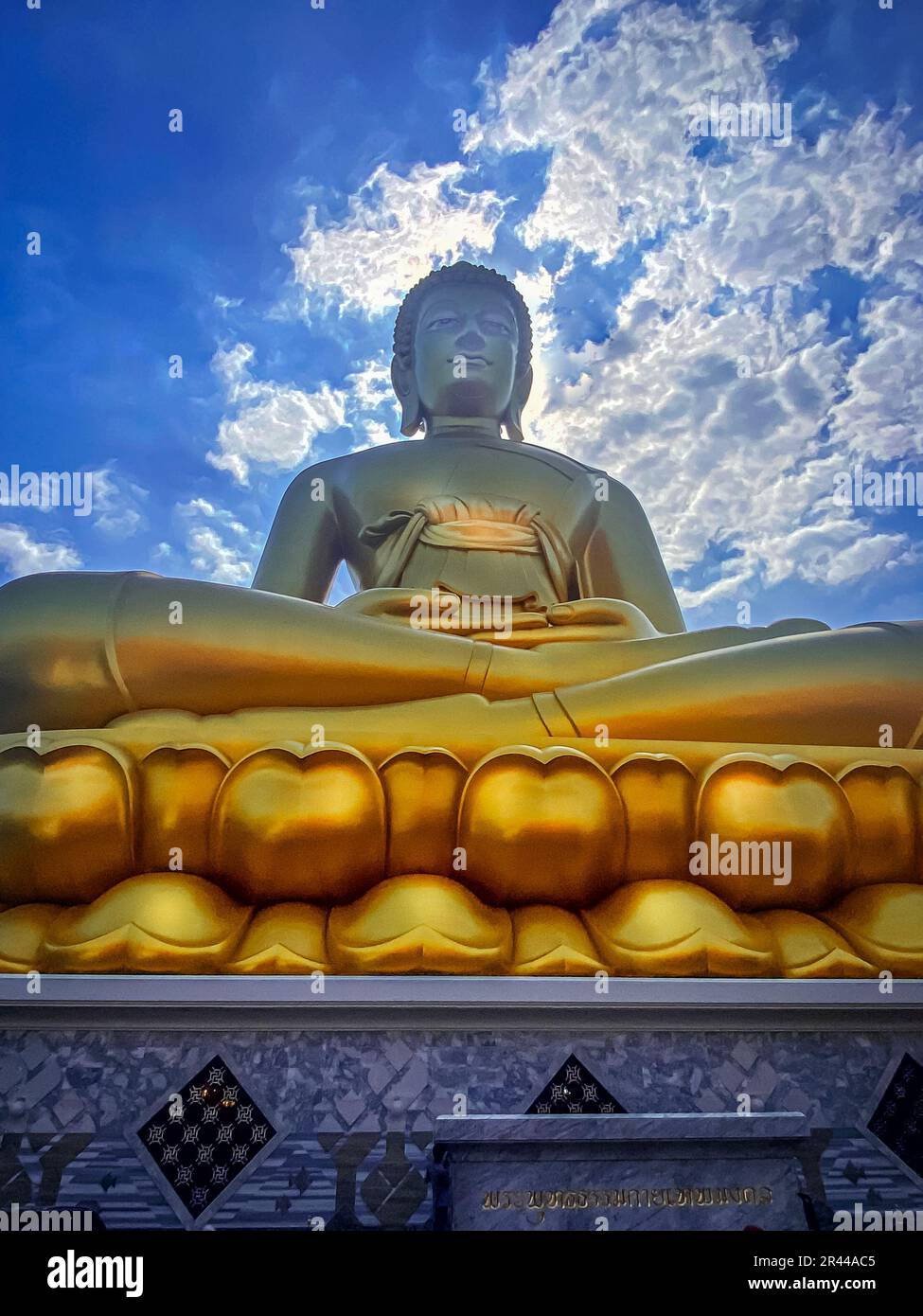 Wat pak nam phasi charoen temple hi-res stock photography and images ...