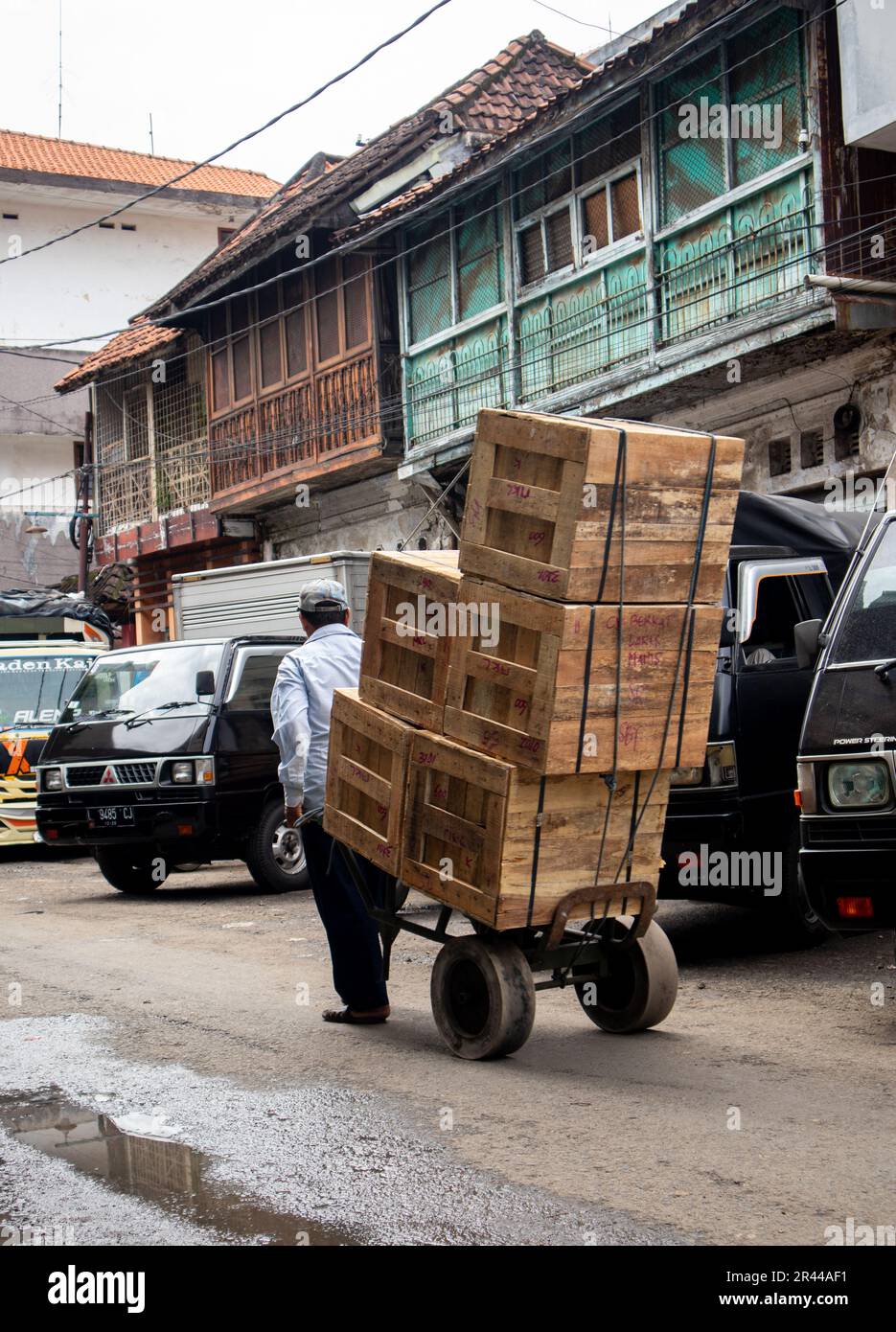 Product trolley organization hi-res stock photography and images - Alamy