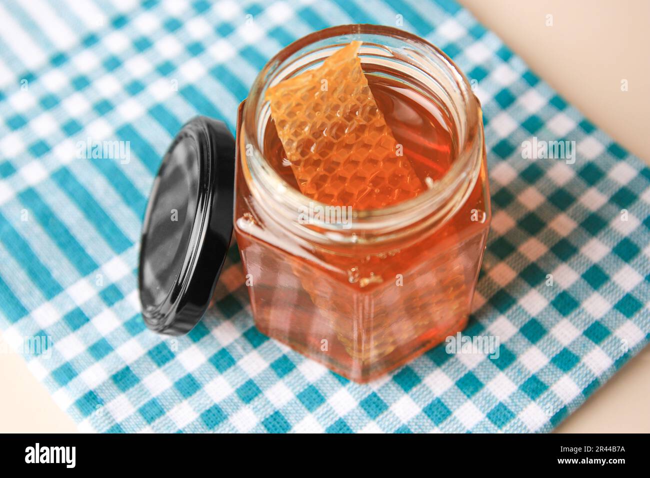 Organic honey combs on hi-res stock photography and images - Alamy