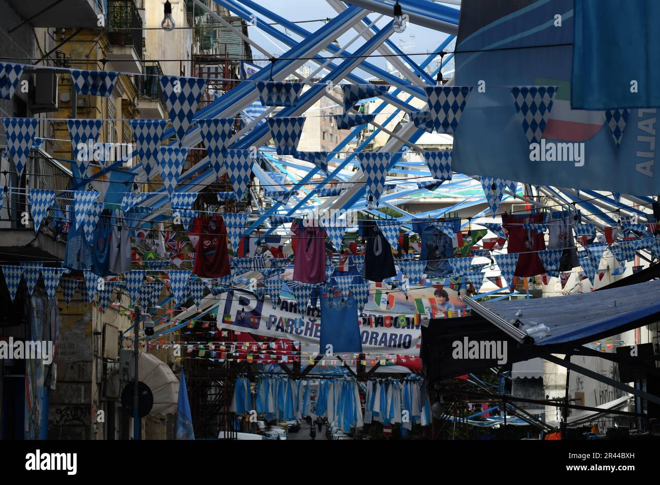Party in the center of Naples for winning the football championship ...