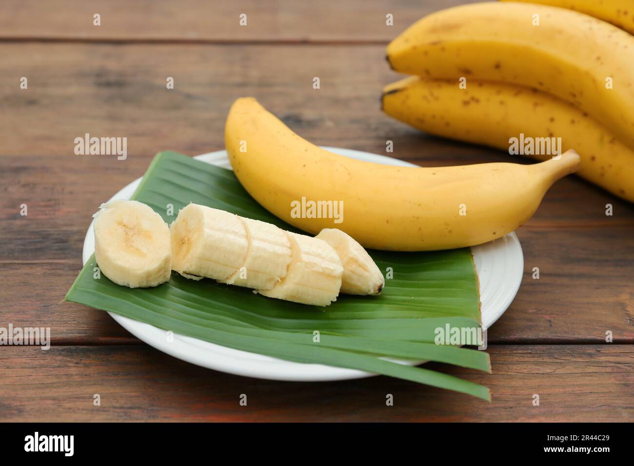 Bunch cavendish bananas on table hi-res stock photography and images ...