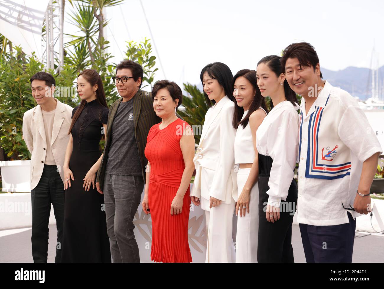 Oh Jung-se, from left, Krystal Jung, director Kim Jee-woon, Park Jung ...