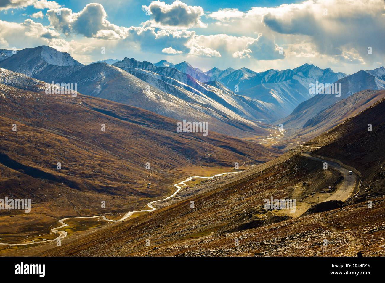 Karakorum highway pakistan hi-res stock photography and images - Alamy