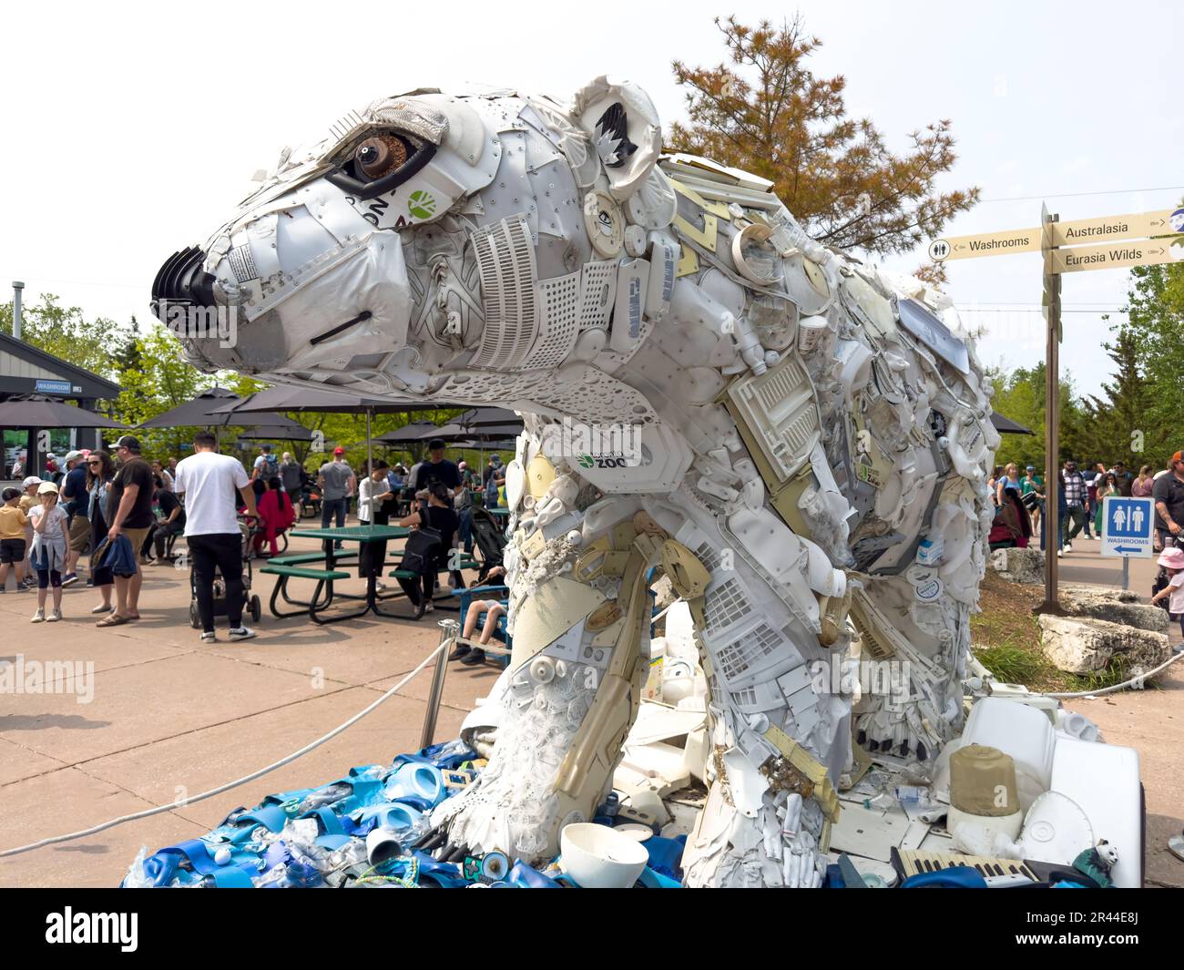 Statue Sculpture of Polar Bear made with recycled platic Stock Photo - Alamy