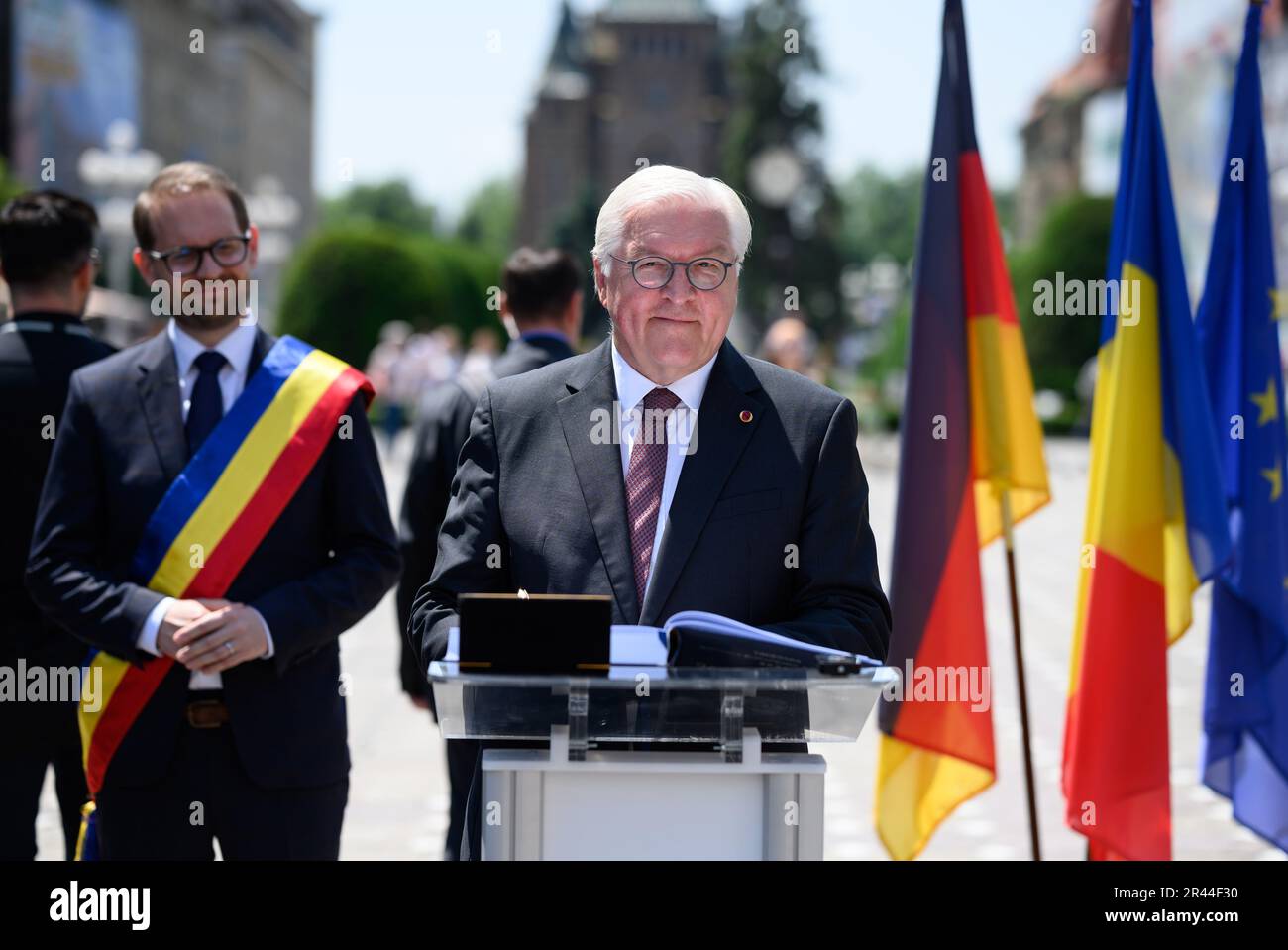 26 May 2023, Romania, Temeswar (timi·oara): German President Frank-Walter Steinmeier signs the ...