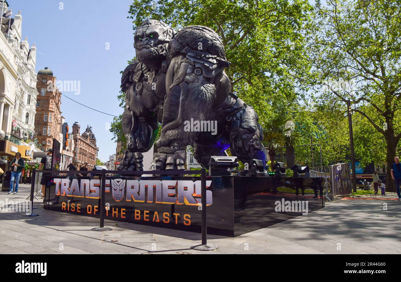 London, England, UK. 26th May, 2023. A statue of Optimus Primal. Huge ...