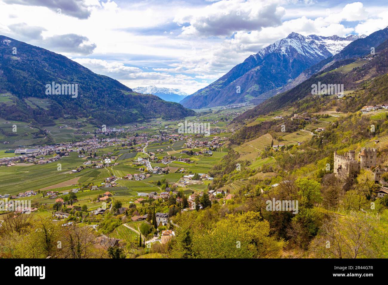 View from Dorf Tirol to Brunnenburg castle, villages Algund and Plars ...
