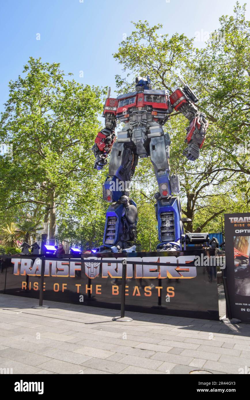 London, England, UK. 26th May, 2023. A statue of Optimus Prime. Huge ...