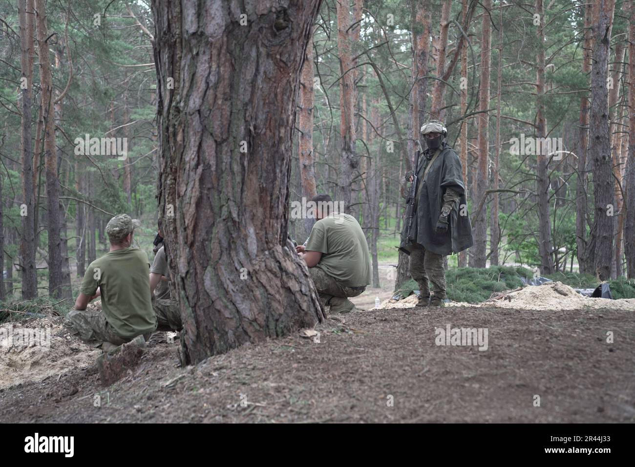 Soldiers of UkraineÕs Armed Forces Regular Infantry recieve intensive ...