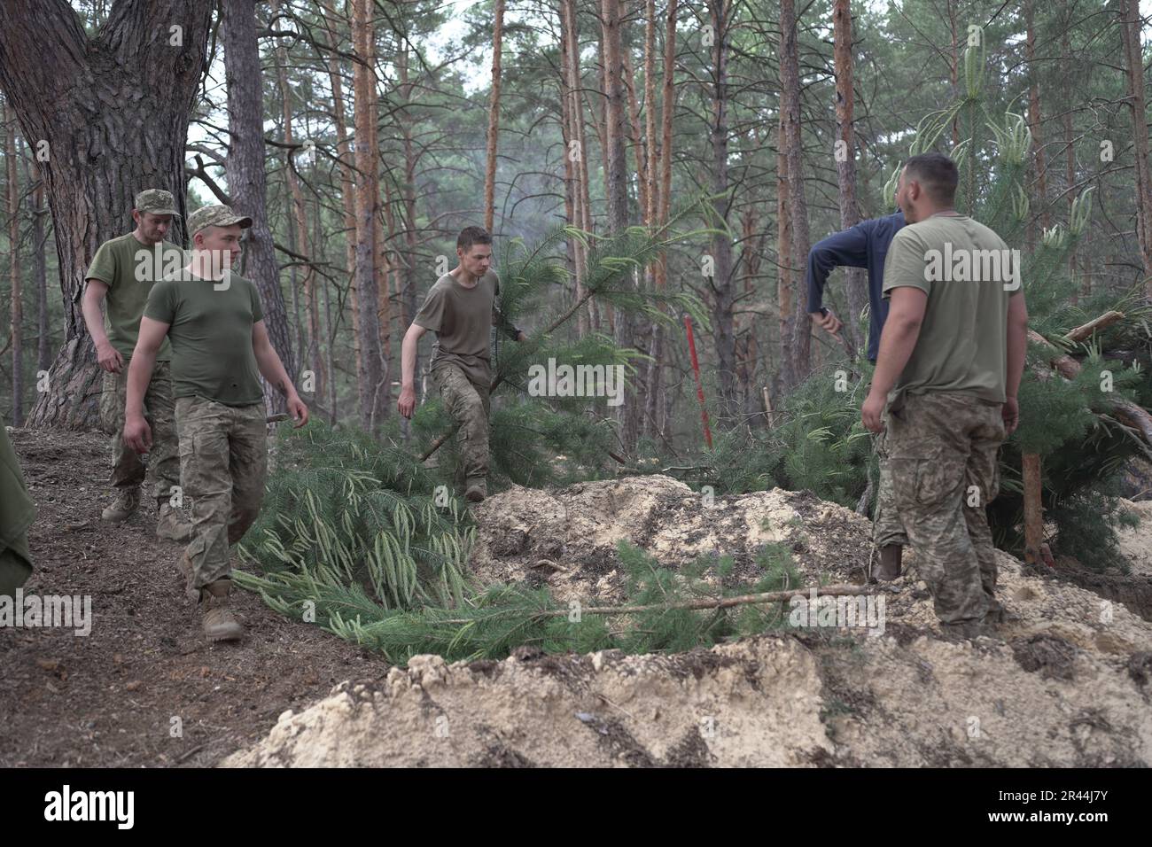 Soldiers of UkraineÕs Armed Forces Regular Infantry recieve intensive ...