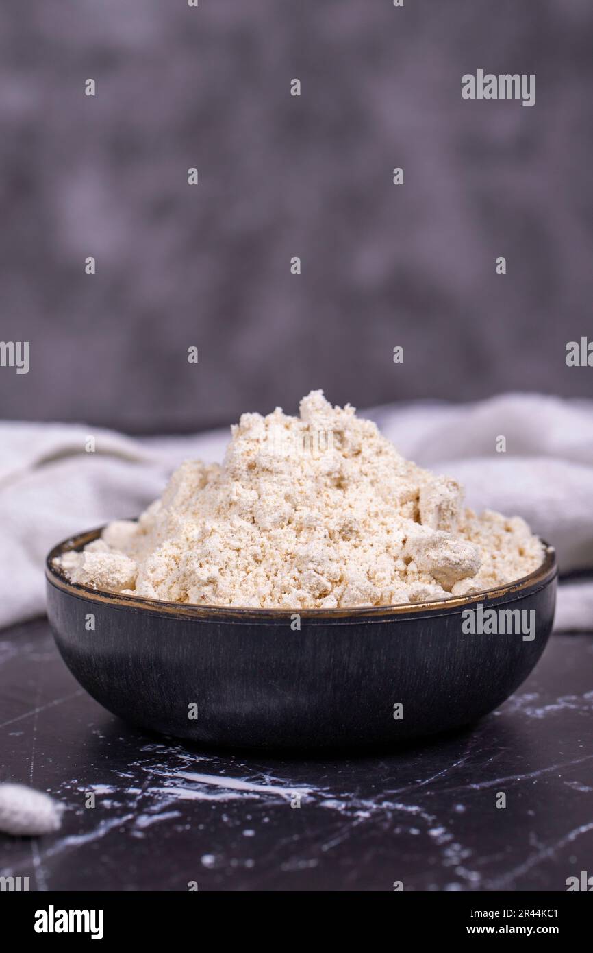 Garlic powder on wooden background. Dried ground garlic powder spices ...