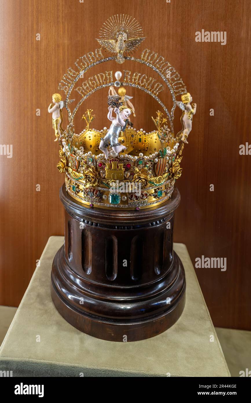 Virgen de los reyes crown hi-res stock photography and images - Alamy