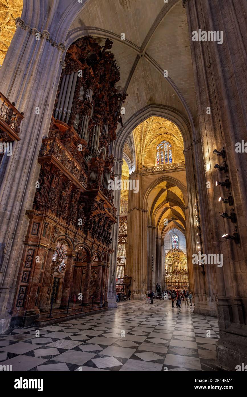 Interior view seville cathedral hi-res stock photography and images - Alamy