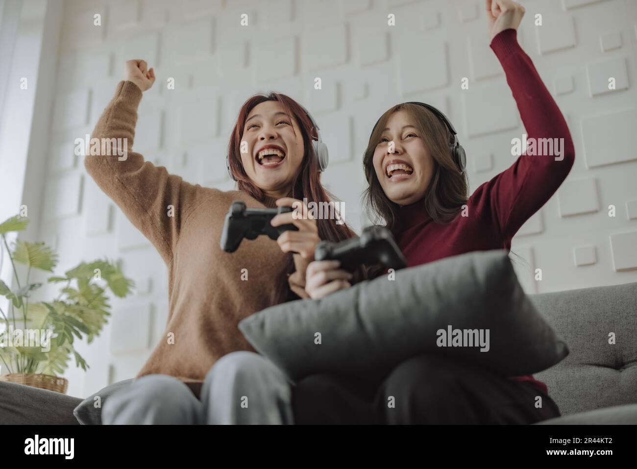 How to win friends hi-res stock photography and images - Alamy