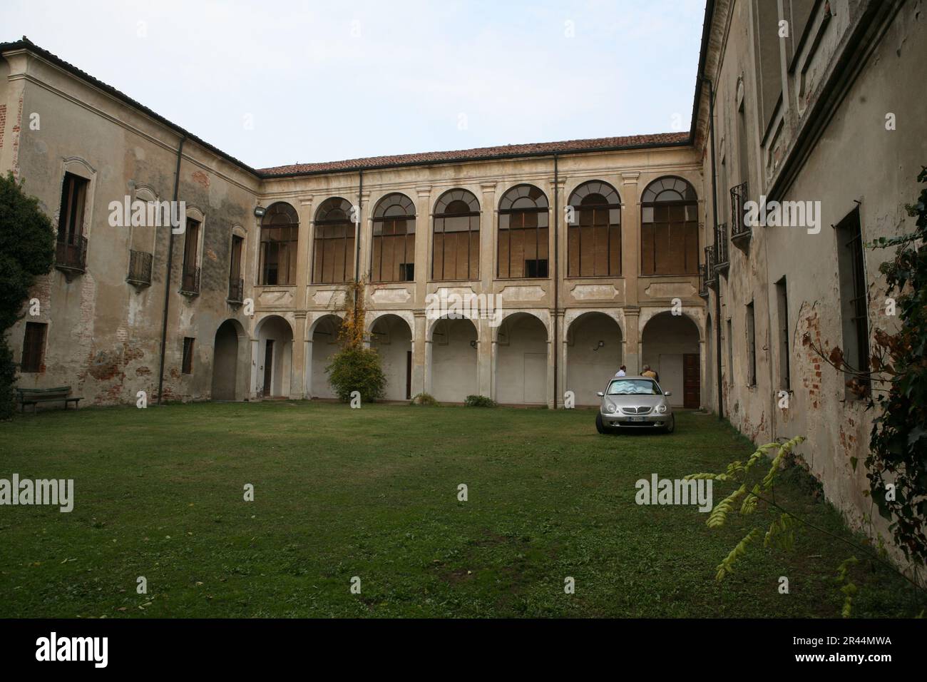 Fombio (Fùmbi in dialetto lodigiano) è un comune italiano di 2.236 ...