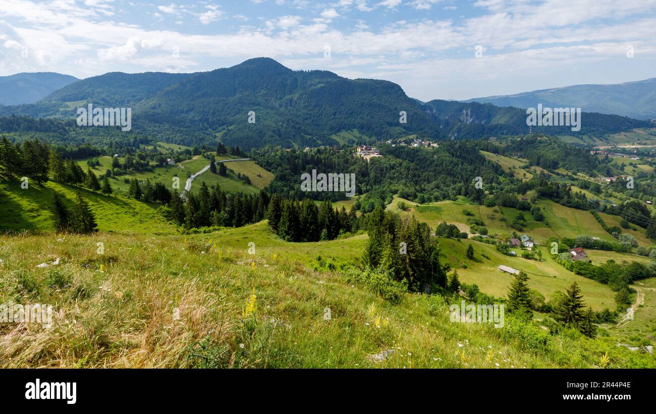 Mountain ranges carpathian mountains hi-res stock photography and ...