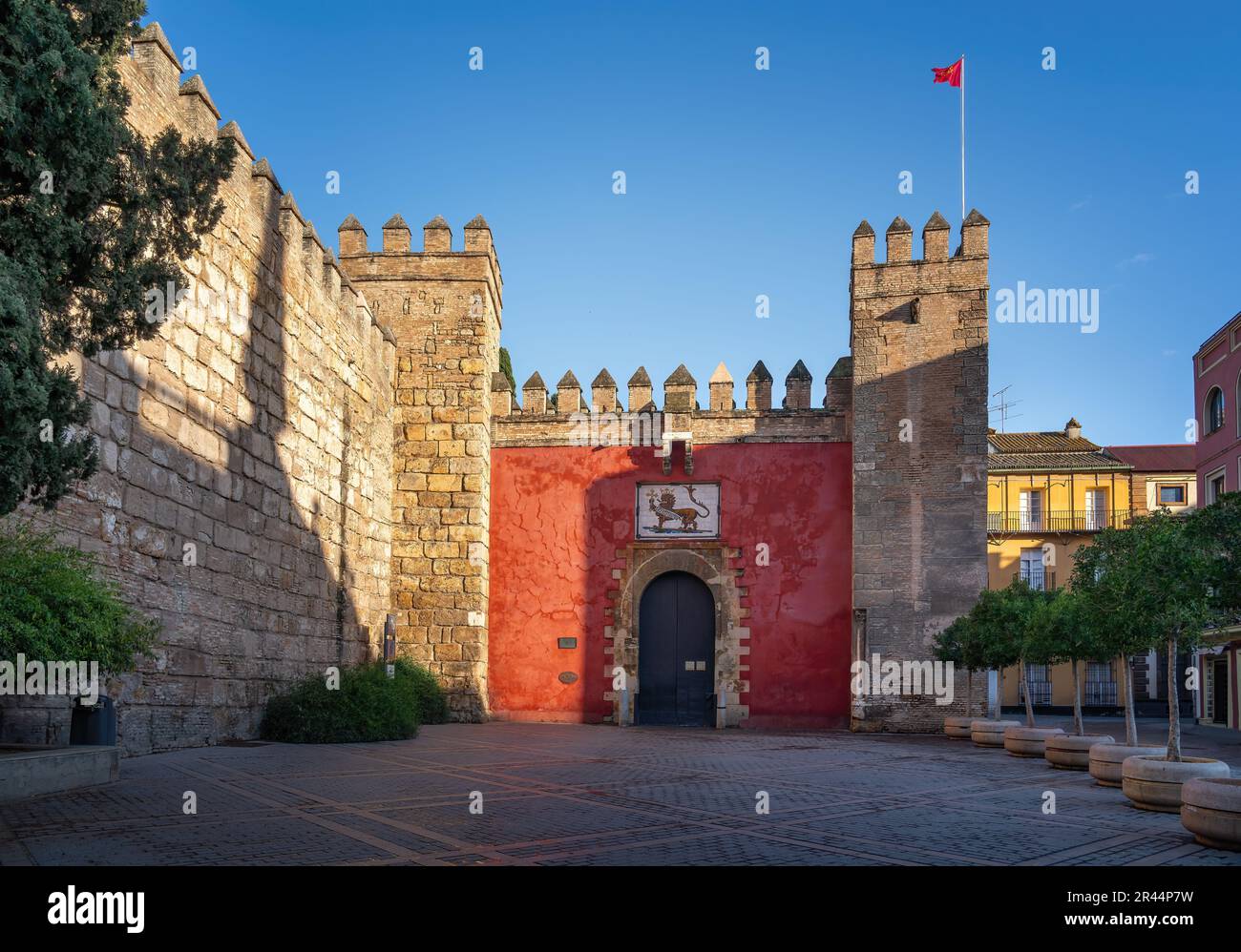 Lion Gate (Puerta del Leon) - Alcazar Main Entrance (Royal Palace of ...