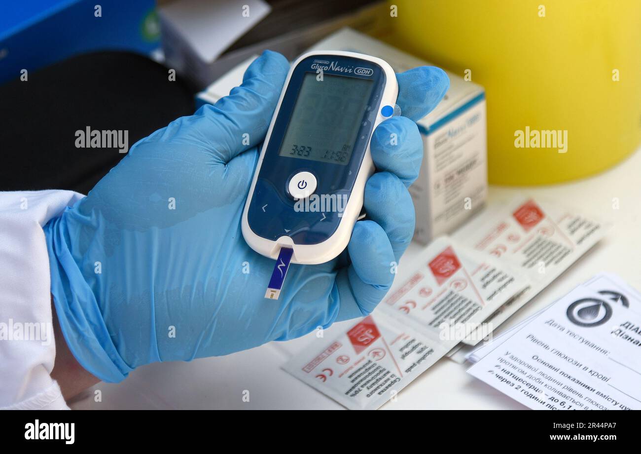 Non Exclusive: KYIV, UKRAINE - MAY 24, 2023 - A member of the public ...