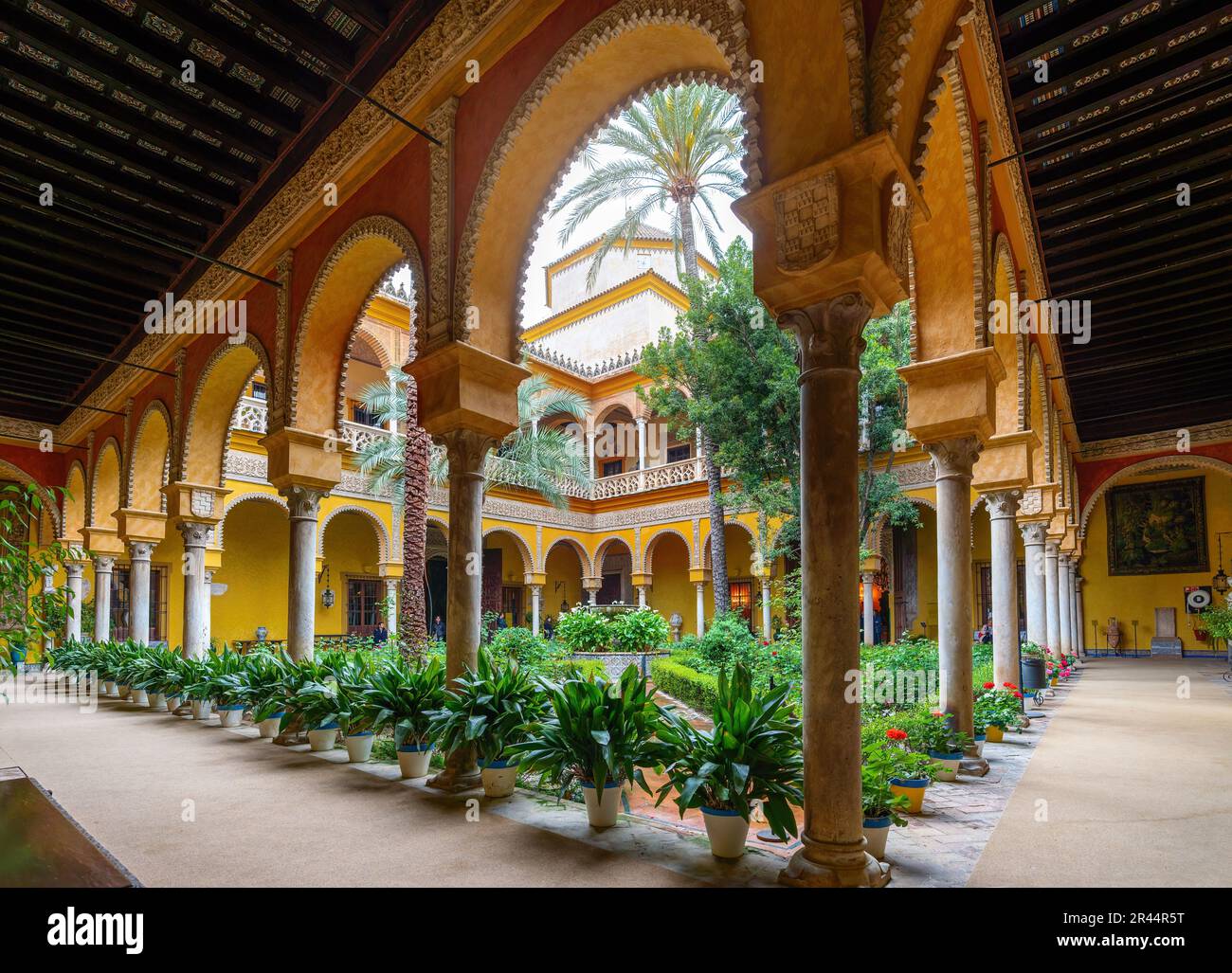 Main Courtyard at Las Duenas Palace (Palacio de las Duenas) - Seville ...