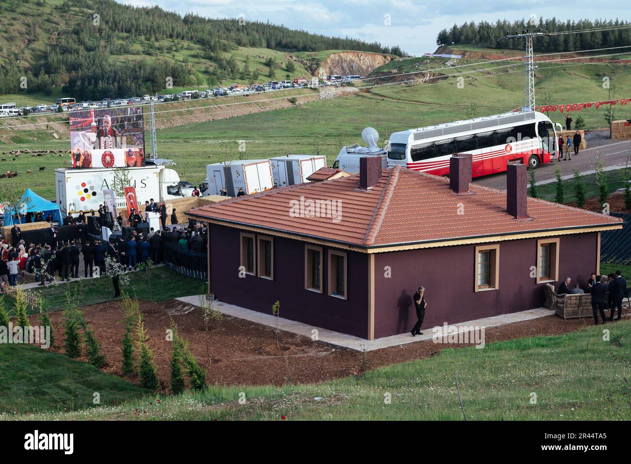 Turkey earthquake 2023 standing hi-res stock photography and images - Alamy