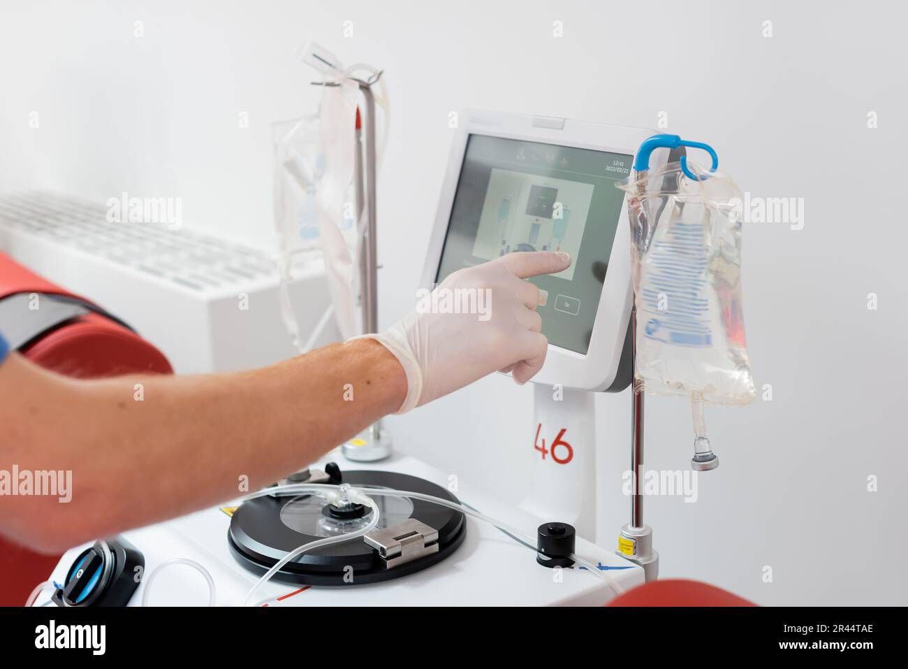 Hospital monitor drip hi-res stock photography and images - Alamy