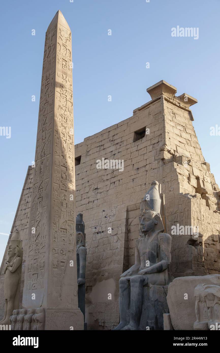 Statue of pharaoh ramesses ii hi-res stock photography and images - Alamy