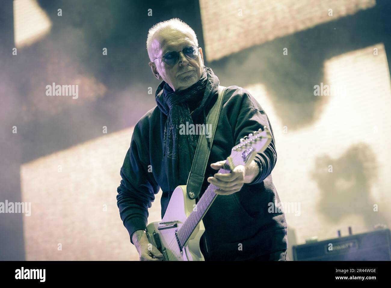 Shows of a lost world tour hi-res stock photography and images - Alamy