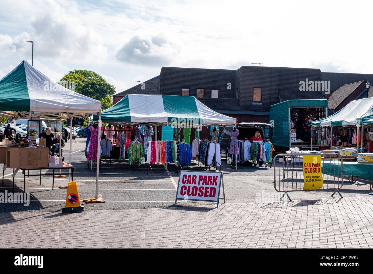 Market stall sign hi-res stock photography and images - Alamy