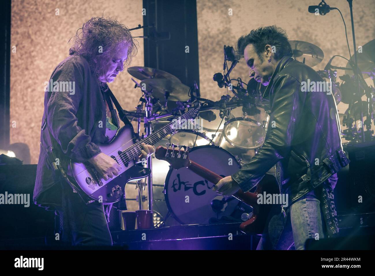 Shows of a lost world tour hi-res stock photography and images - Alamy