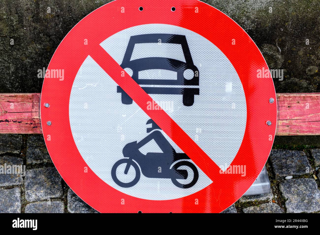 Prohibition sign no vehicles hi-res stock photography and images - Alamy