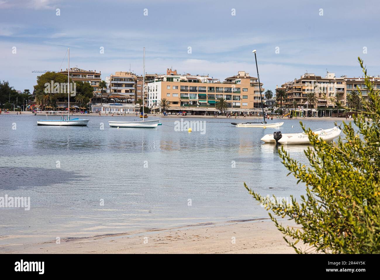 Turquoise water on alcudia beach hi-res stock photography and images ...
