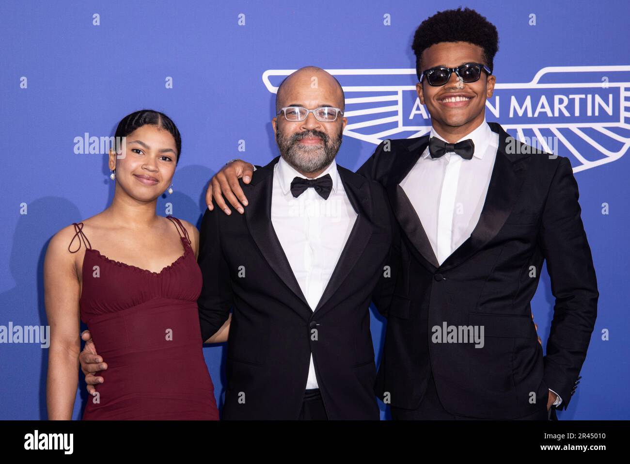 Jeffrey Wright, Juno Wright and Elijah Wright pose for photographers ...