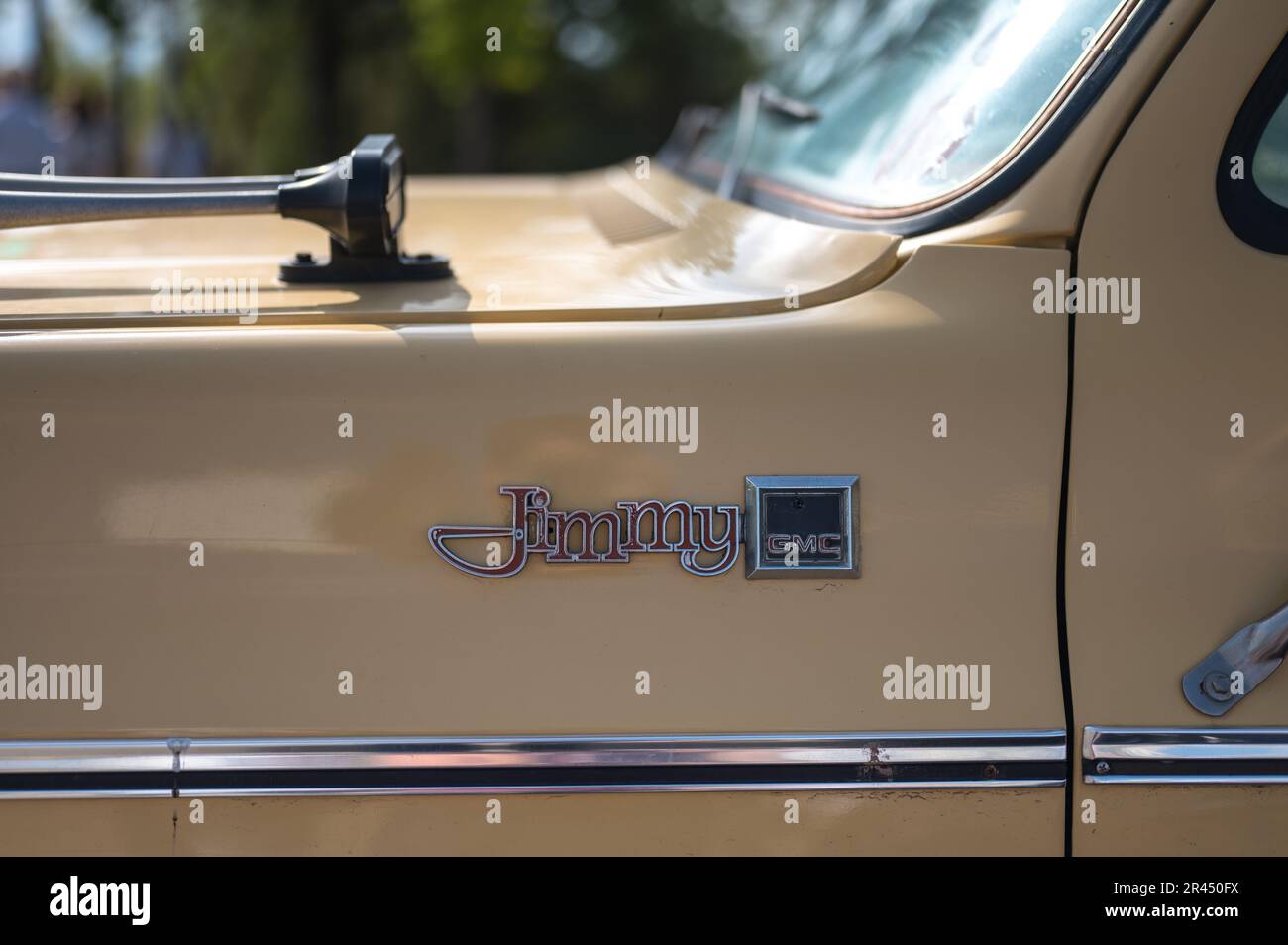 Gmc sierra emblem hi-res stock photography and images - Alamy