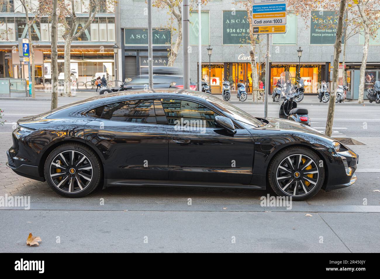 Porsche side view hi-res stock photography and images - Alamy