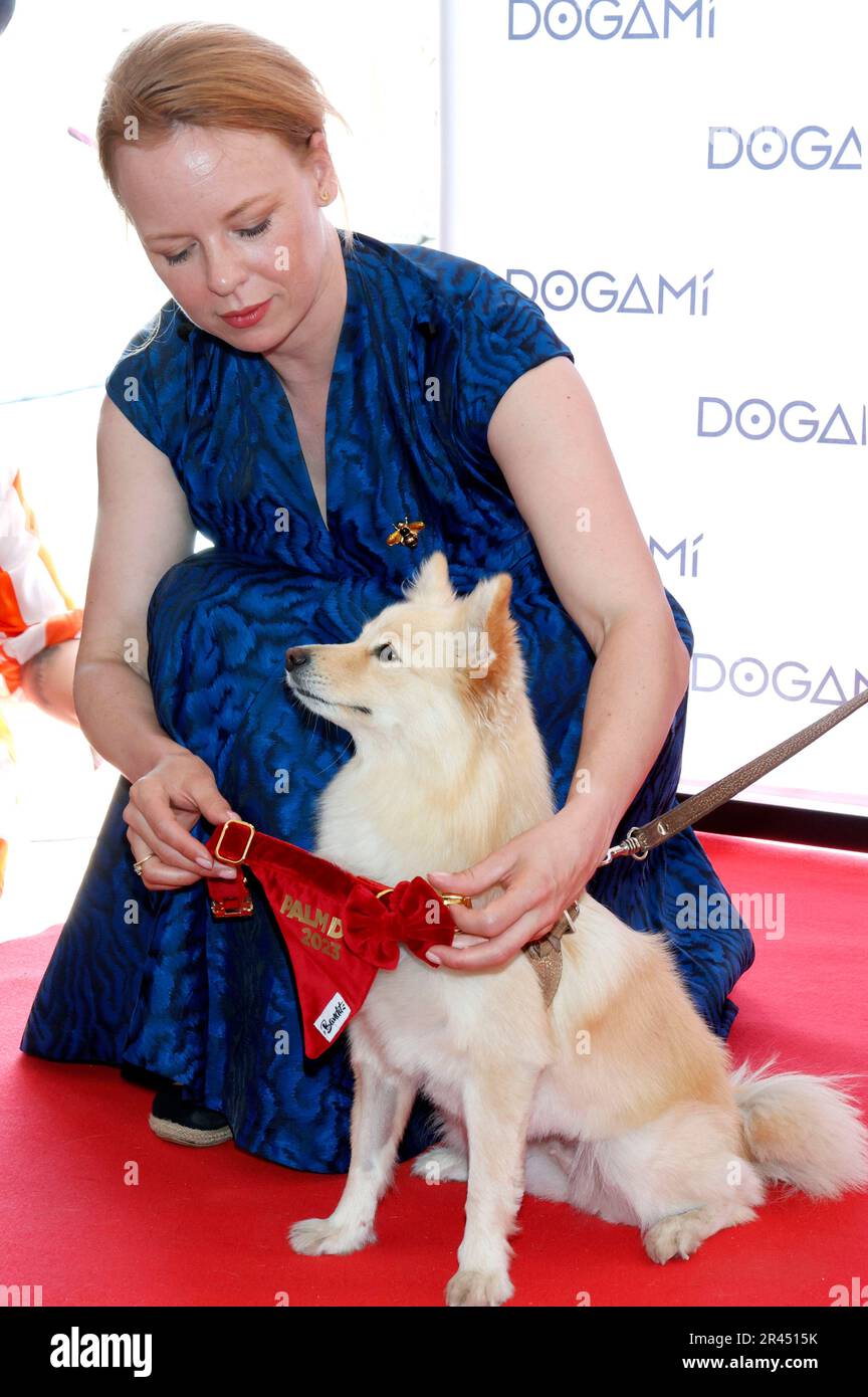Alma Pöysti bei der Verleihung des Palm Dog Awards 2023 an Filmhund ...
