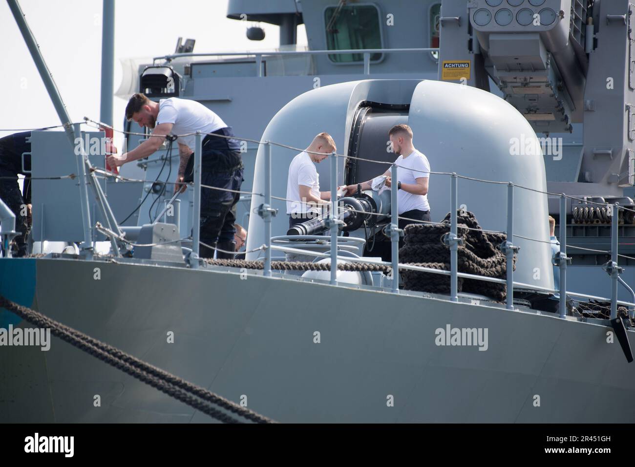 Oto melara multi purpose naval gun hi-res stock photography and images ...
