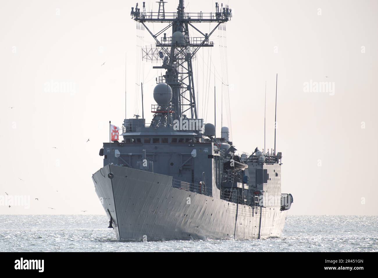 Oliver hazard perry class frigate hi-res stock photography and images ...