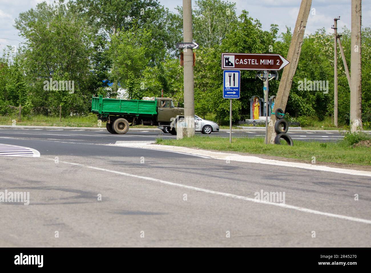 Moldova road sign hi-res stock photography and images - Alamy