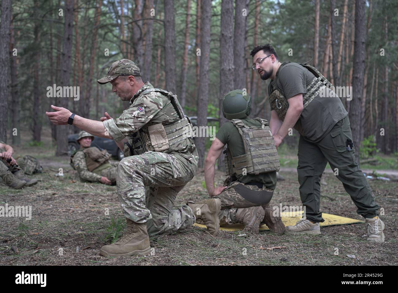 Kyiv Oblast, Ukraine. 25th May, 2023. Volunteers teach emergency ...