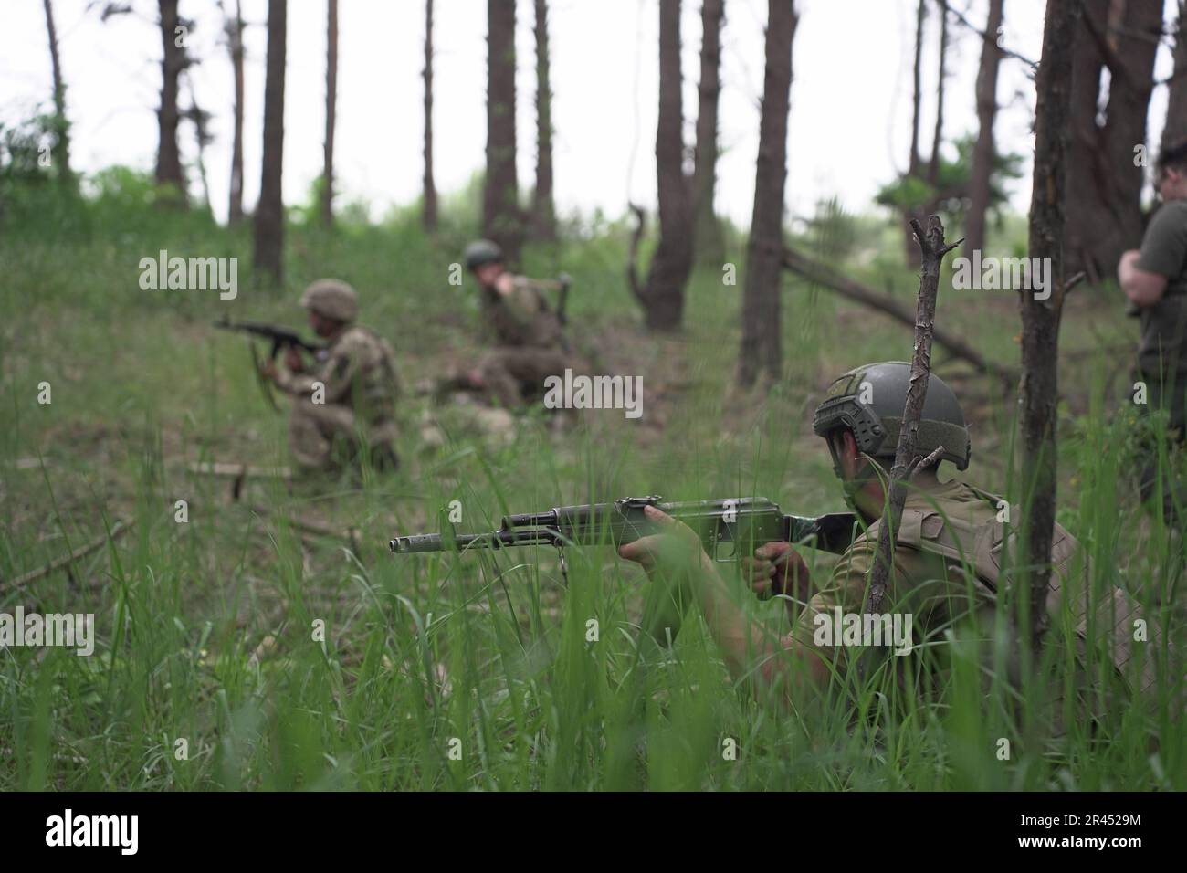 Kyiv Oblast, Ukraine. 25th May, 2023. Ukrainian soldiers take part in a ...