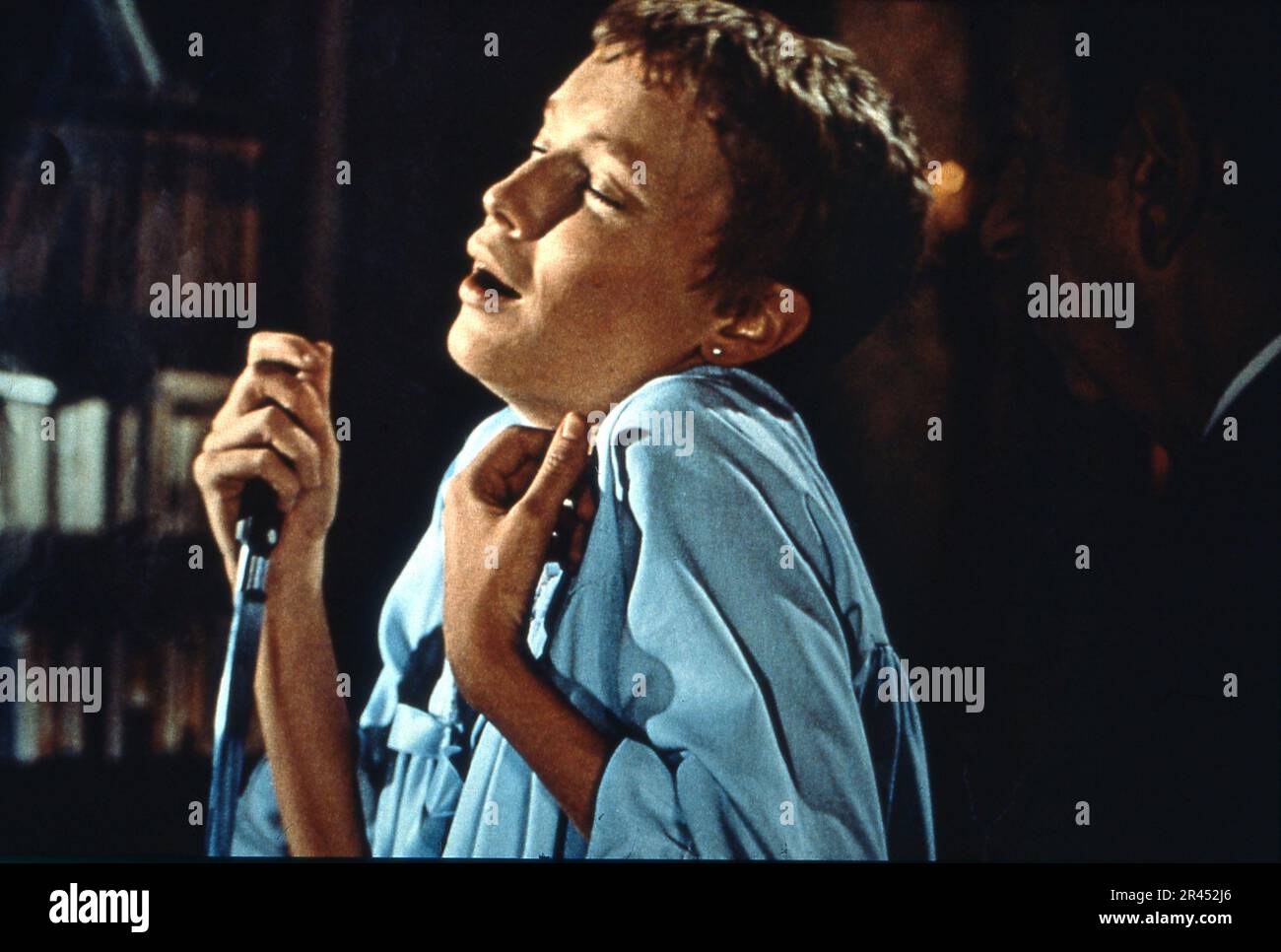 MIA FARROW in ROSEMARY'S BABY 1968 director / screenplay ROMAN POLANSKI ...