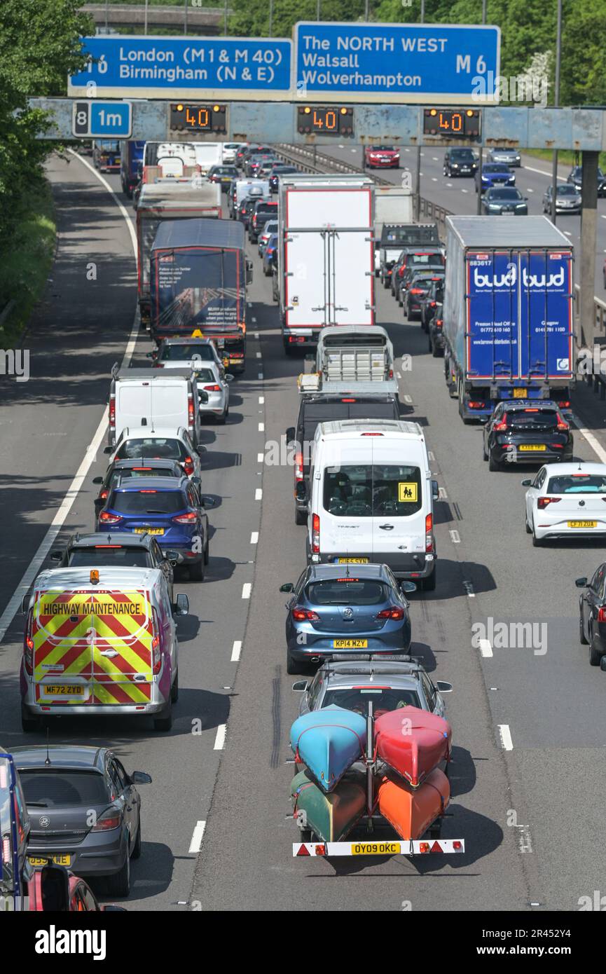 Coronation buildup hi-res stock photography and images - Alamy