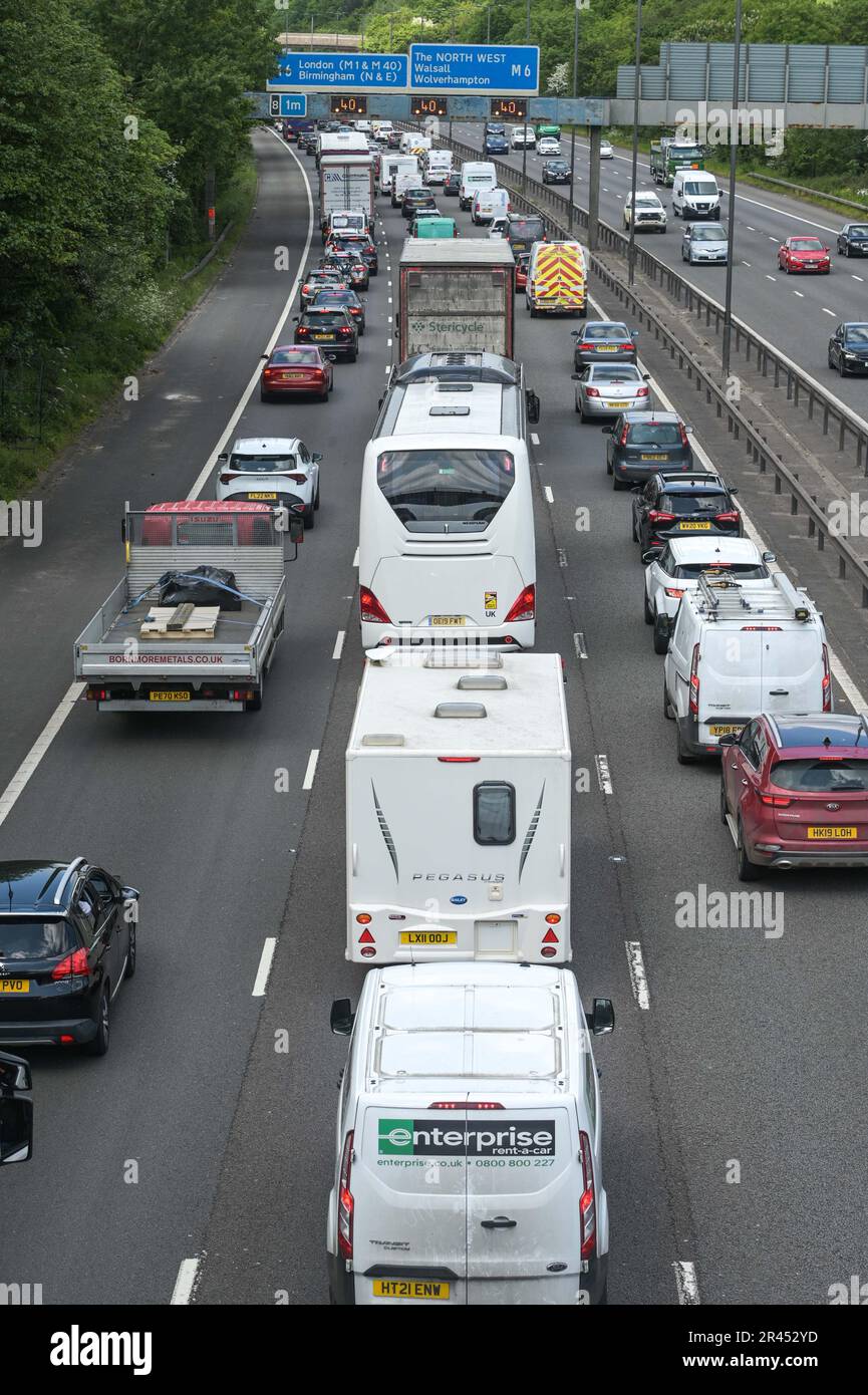 Coronation buildup hi-res stock photography and images - Alamy