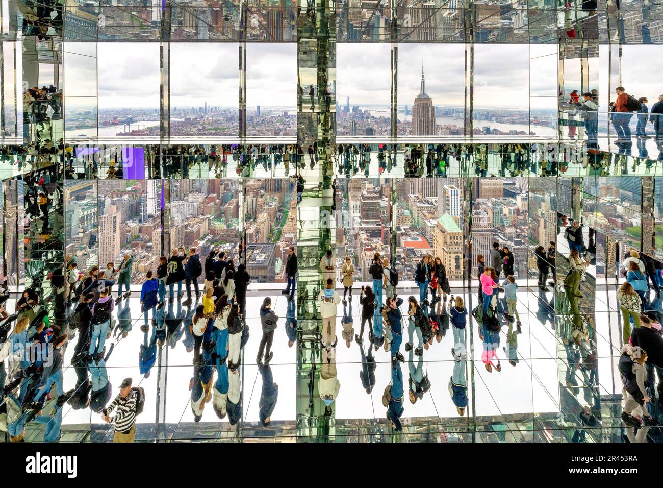 Summit , One Vanderbilt, Observation Skyscraper Platform Mirrored ...