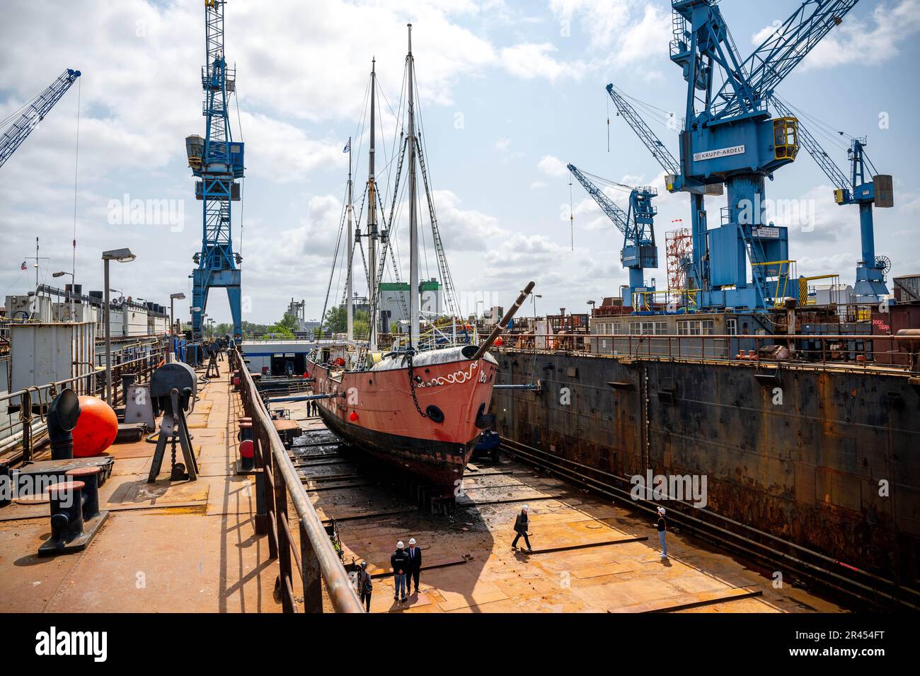 Bremerhaven, Germany. 26th May, 2023. The dilapidated lightship "Elbe 3 ...