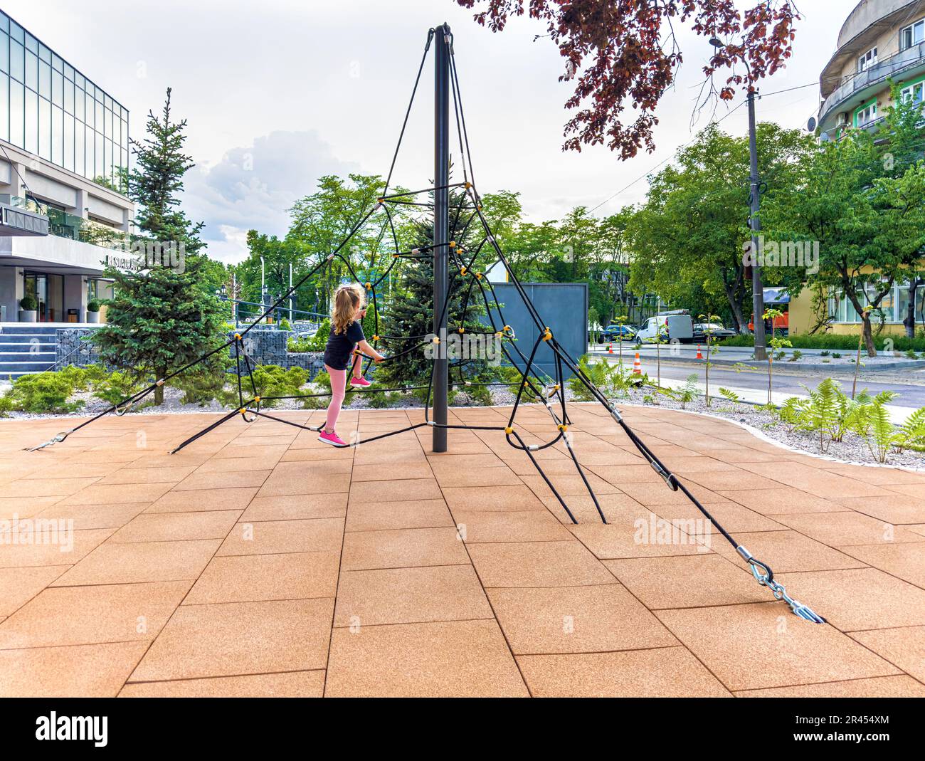 Kindergarten kids on rope hi-res stock photography and images - Alamy