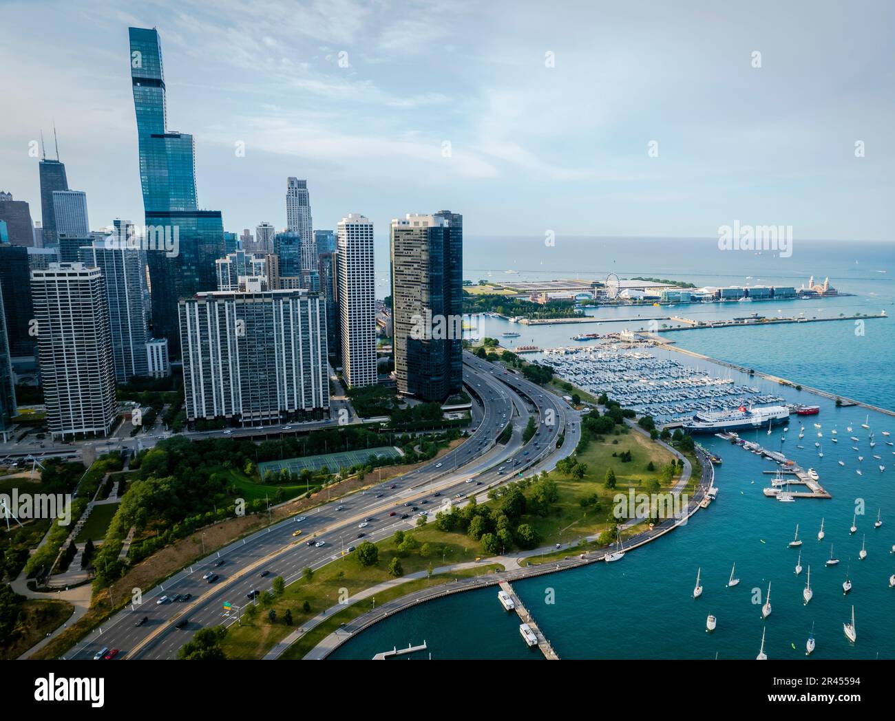 A beautiful view of the stunning skyline of the city of Chicago ...