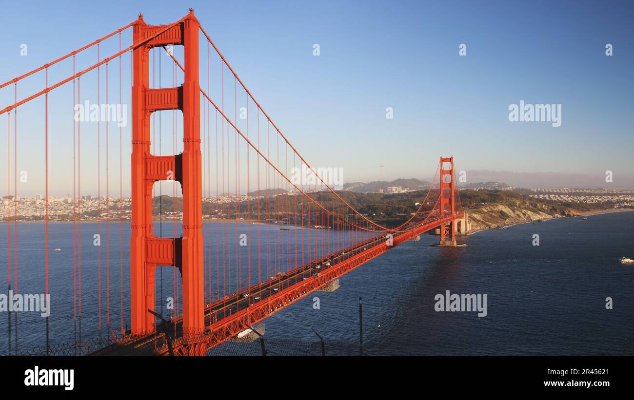 The iconic Golden Gate Bridge in all its glory. San Francisco, USA ...