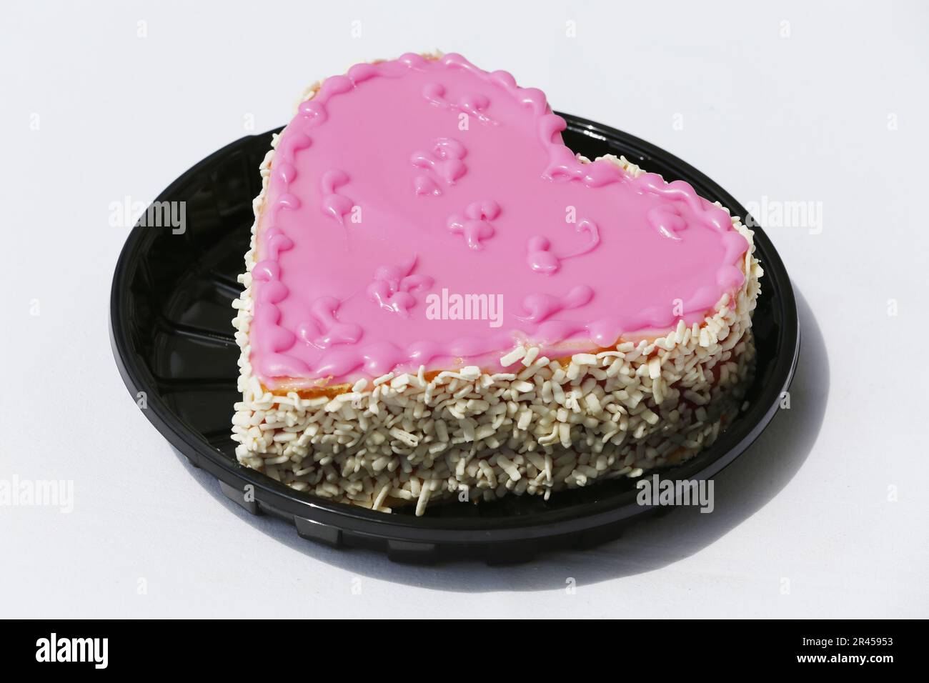 Closeup trendy shaped chocolate cake hi-res stock photography and images - Alamy