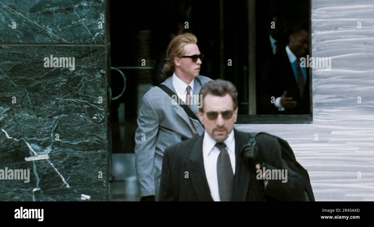 USA. Val Kilmer and Robert De Niro in a scene from the (C)Warner Bros ...